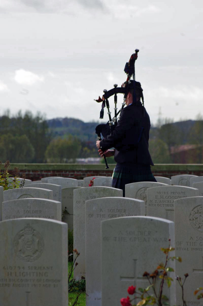 Piper raises funds to mark century since The Somme – pipes|drums