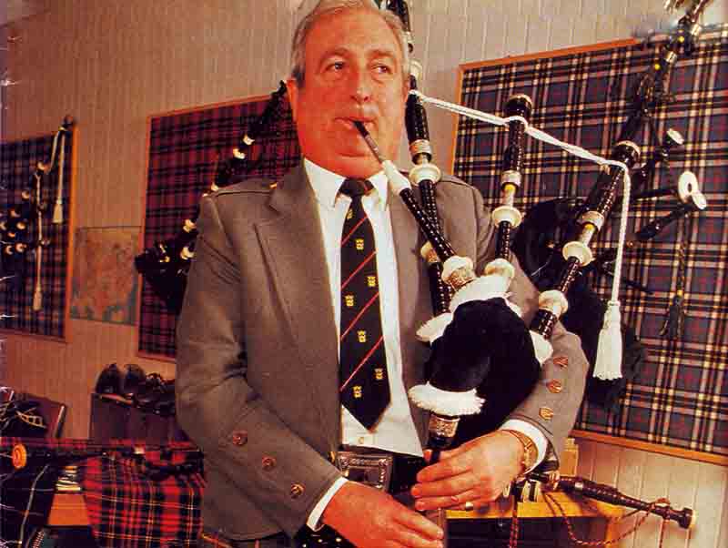 The Pipemakers: Robert Gillanders – pipes|drums